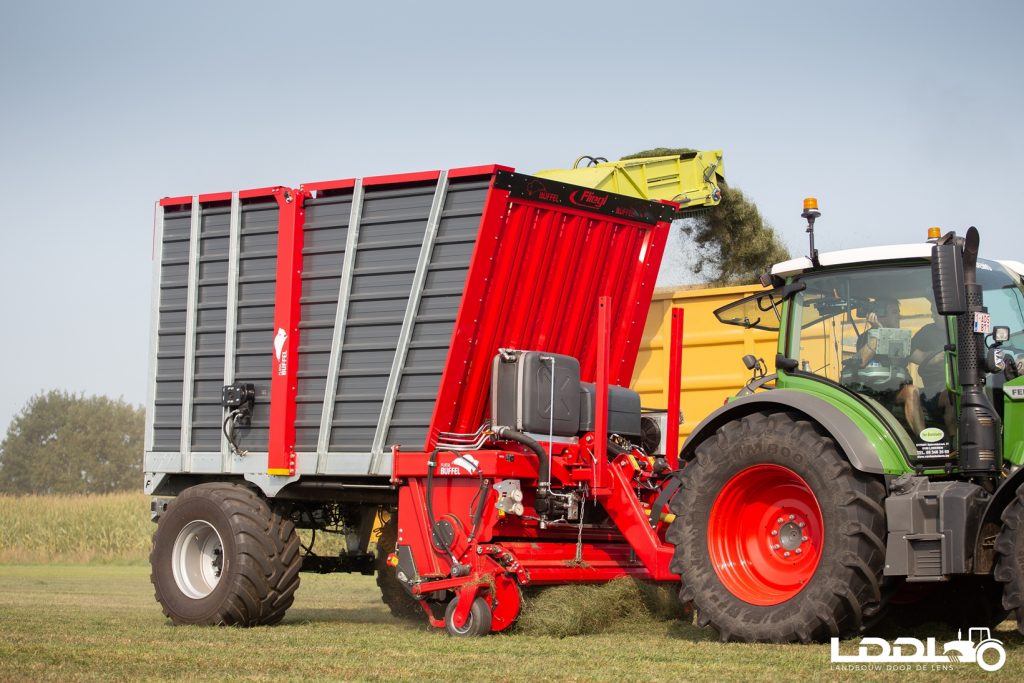Fliegl Büffel in actie op de Belgische velden - deloonwerker.be