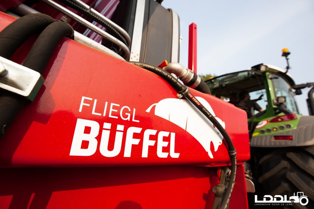 Fliegl Büffel in actie op de Belgische velden - deloonwerker.be